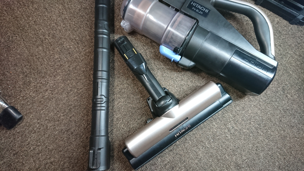 日立のコードレス掃除機「ラクかるスティック PV-BL2H」のヘッドの分解清掃（ヘッド品番：D-DP22） | サクエのテック備忘録